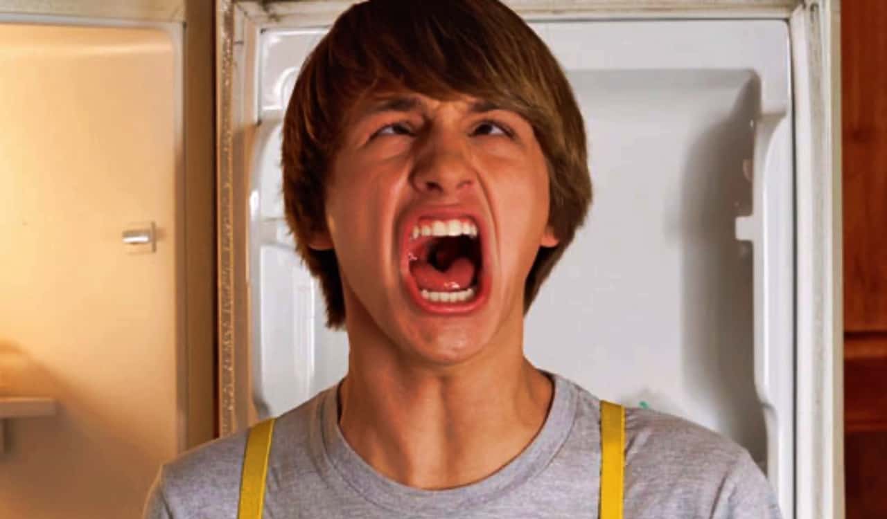 Physical Signs that Someone Is Lying through Their Teeth